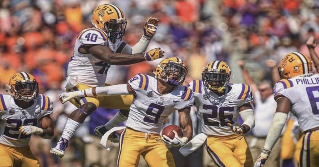 How Many Players Are On A College Football Team? - Campus Insiders